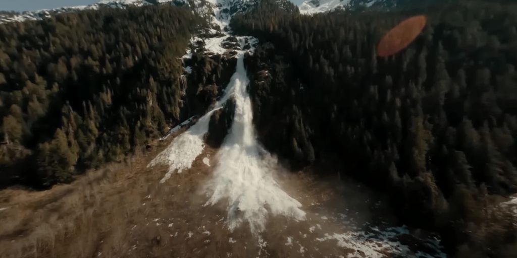 Lawine in Kanada: Video von Drohnenpilot wird zum Internet-Hit