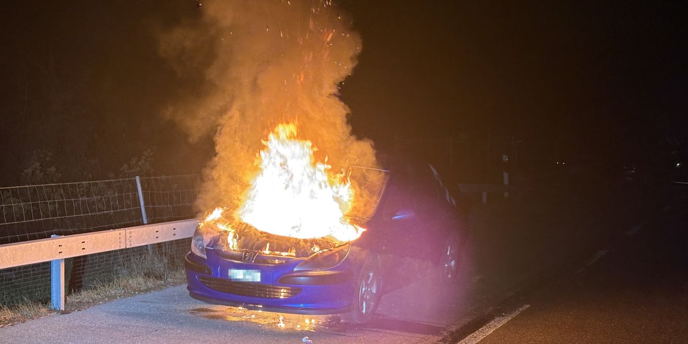 Wil SG: Auto gerät auf der Autobahn in Brand | Nau.ch