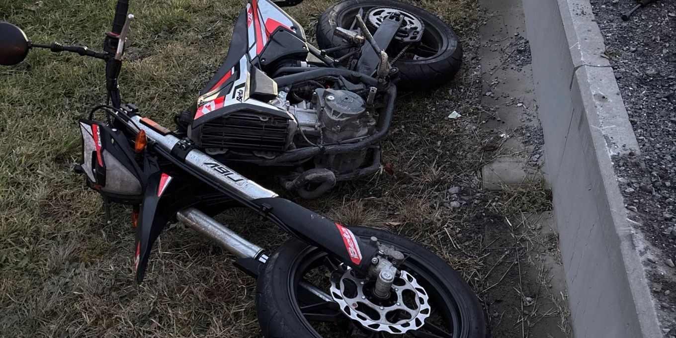 Motorradfahrerin (17) bei Kollision in Näfels GL erheblich verletzt | Nau.ch