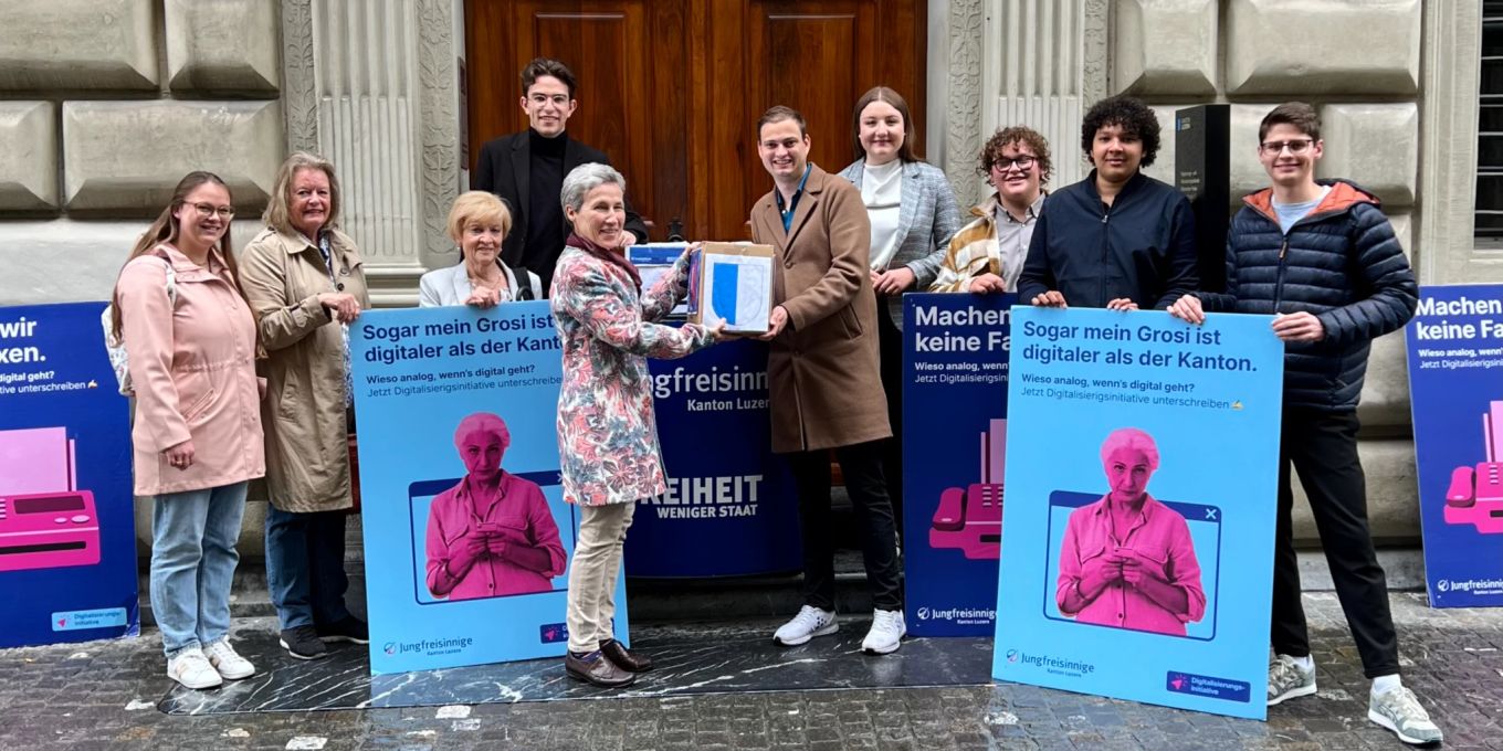 Jungfreisinnige Luzern reichen Digitalisierungsinitiative ein | Nau.ch