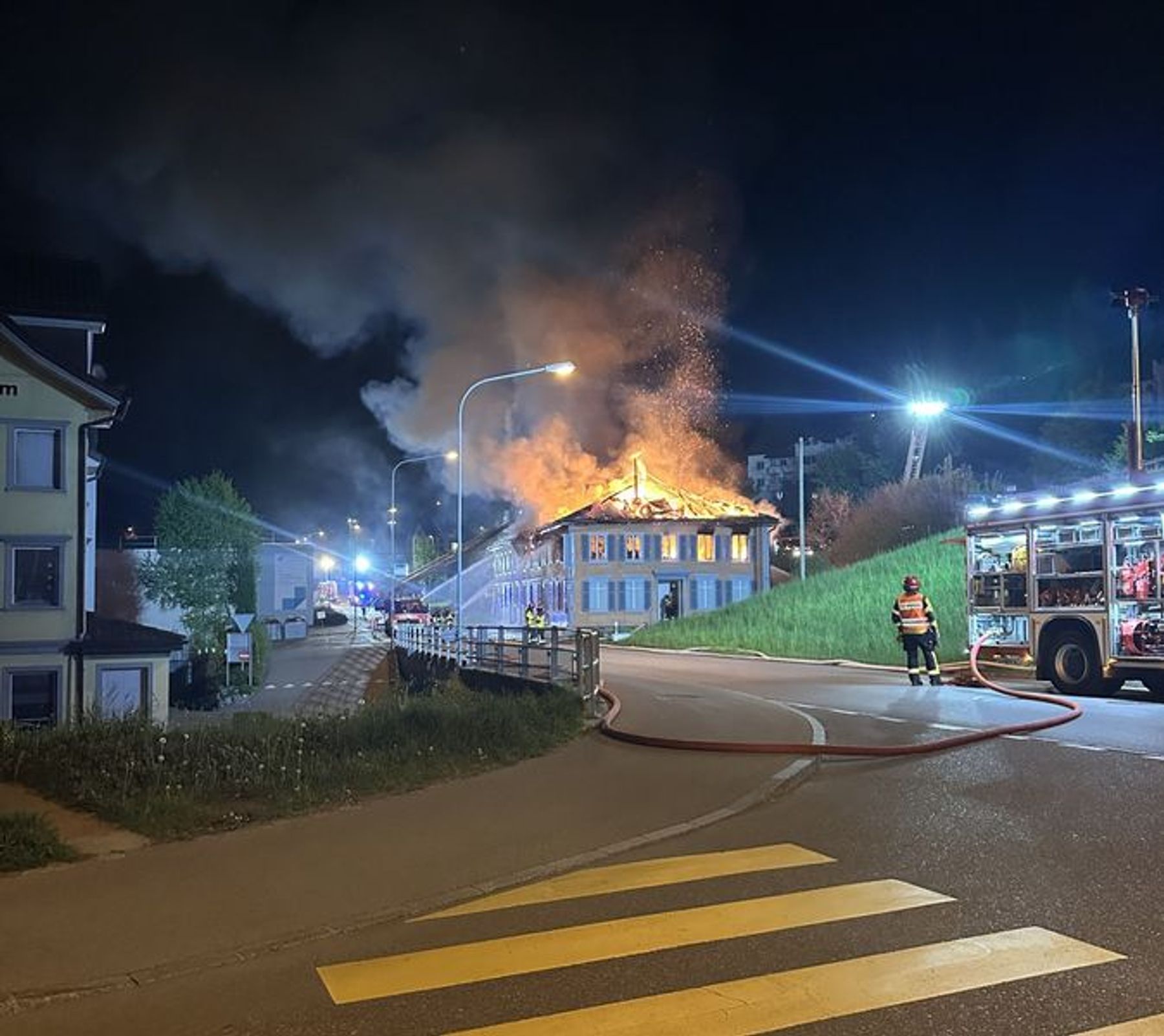 Herisau AR: Brand in Wohnhaus löst Feuerwehr-Grosseinsatz aus | Nau.ch