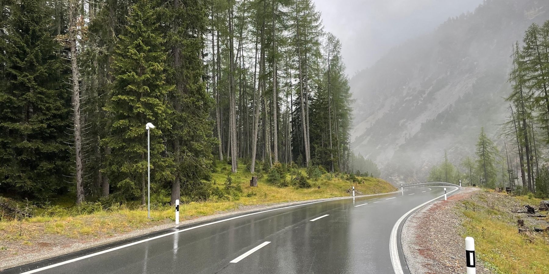 Zernez GR: Motorradfahrer (45) stürzt auf regennassem Ofenpass | Nau.ch