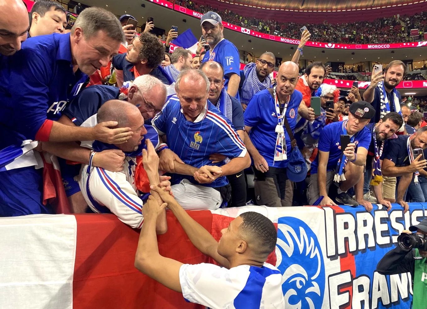 WM 2022: Fan kriegt Schuss von Kylian Mbappé ins Gesicht | Nau.ch