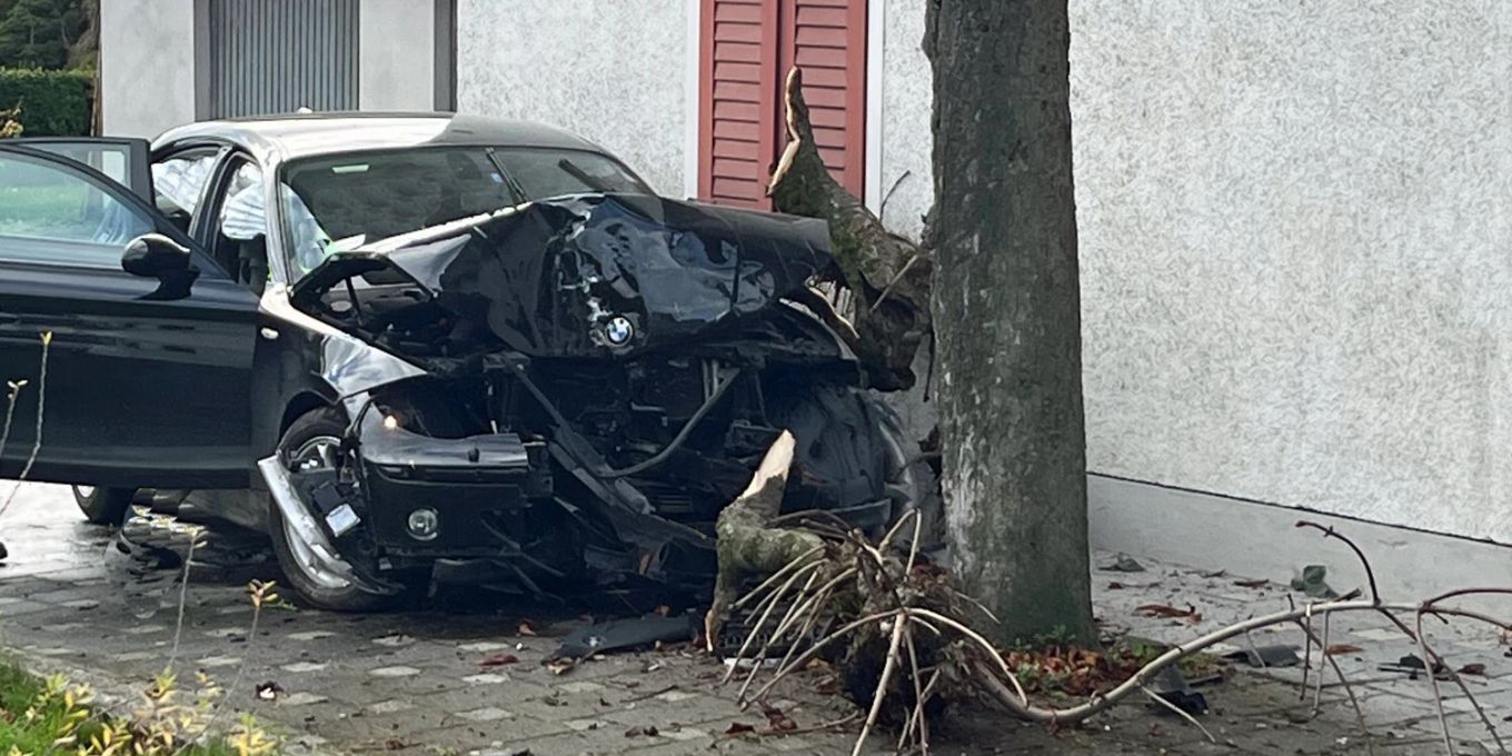 Aesch LU: Lenkerin knallt gegen Hausmauer und wird schwer verletzt | Nau.ch