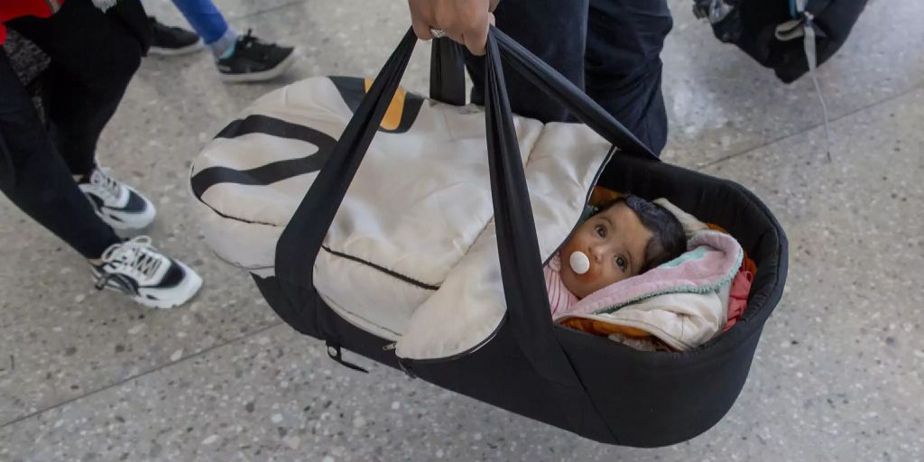 Vor Taliban geflohen: Fünf Monate altes Baby in den USA angekommen
