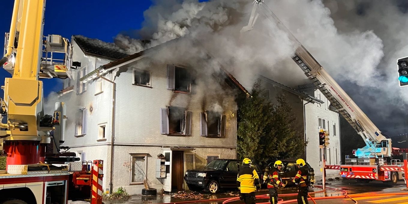 Gossau SG: Nach Vollbrand Mehrfamilienhaus nicht mehr bewohnbar | Nau.ch