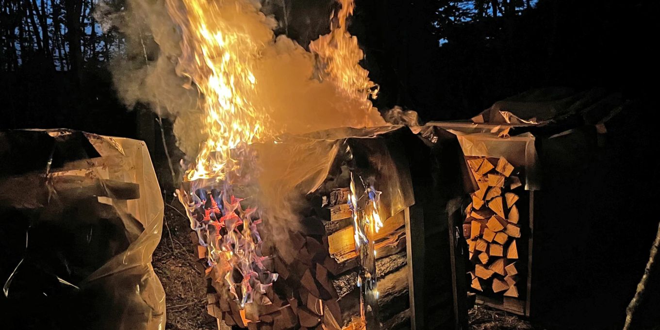 Wagerswil TG: Holzbeige mutwillig in Brand gesteckt | Nau.ch