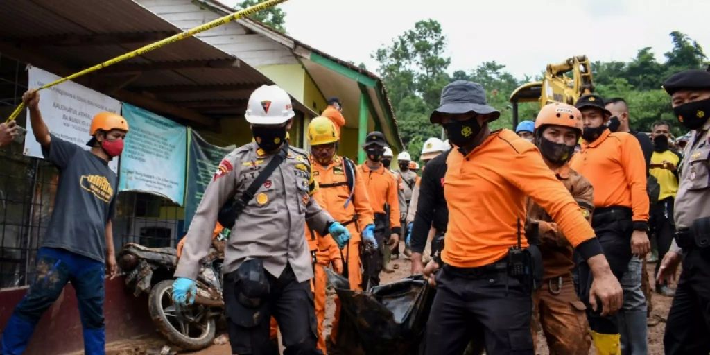 Mindestens elf Tote durch Erdrutsche in Indonesien