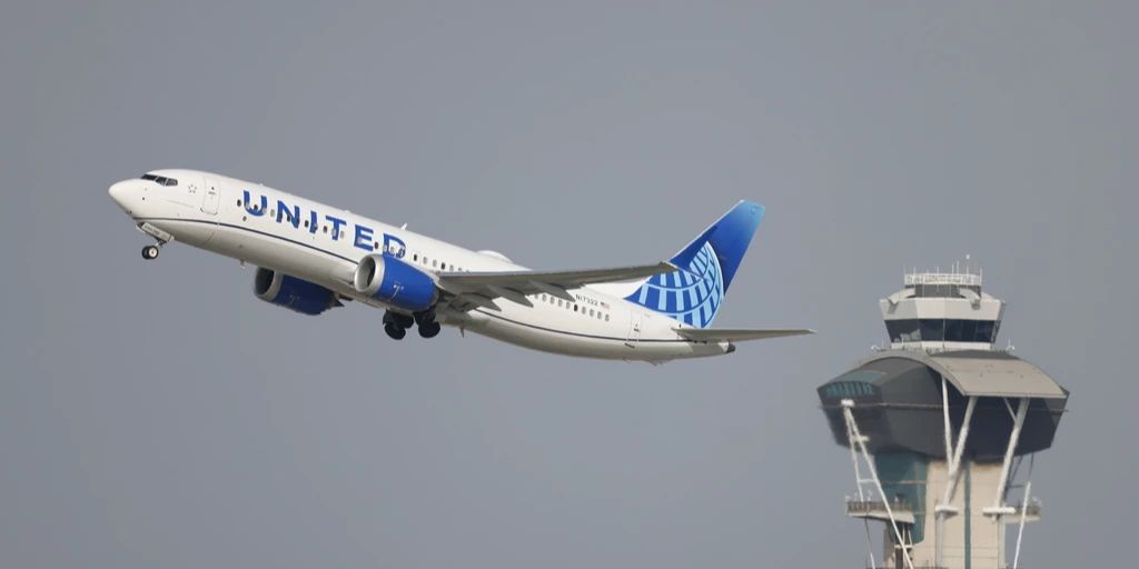 Boeing verliert während Flug Rumpfteil