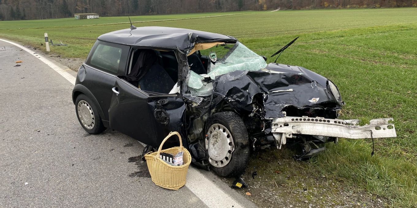 Seon AG: Lenkerin nach Unfall schwer verletzt ins Spital geflogen | Nau.ch