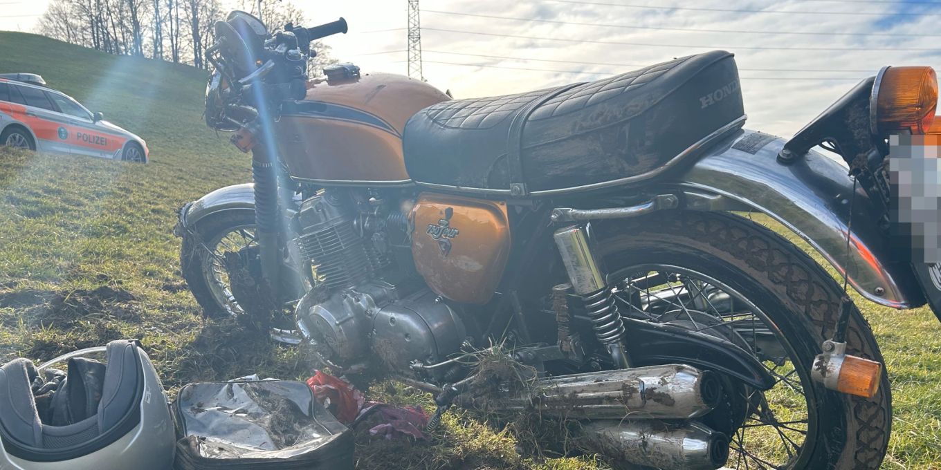 Eschenbach SG: Motorradfahrer (76) bei Selbstunfall verletzt | Nau.ch