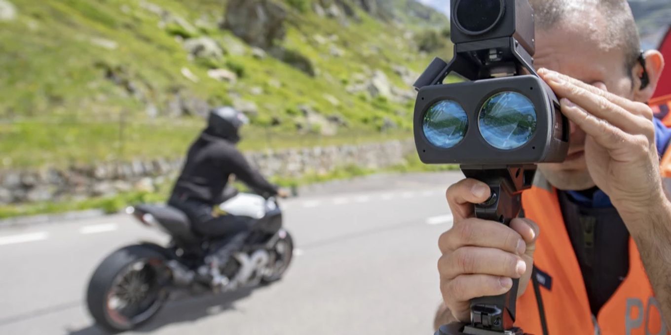 Mit Motorrad Geblitzt