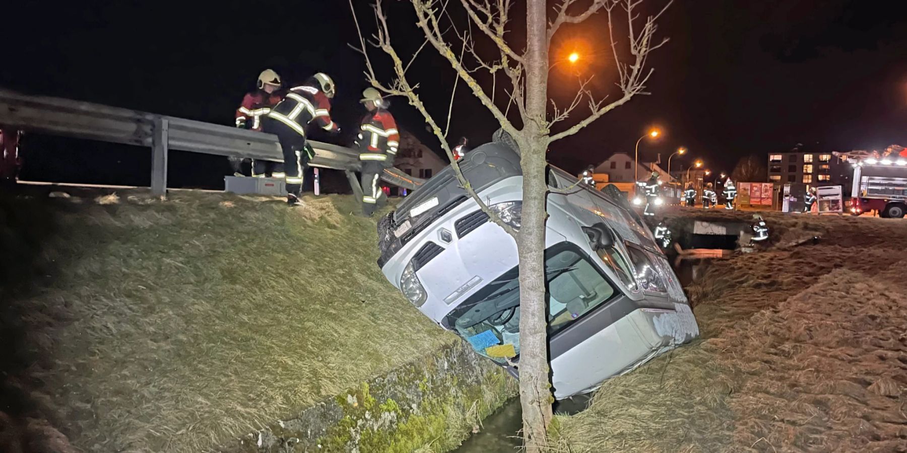 Neudorf LU: Alkoholisierter Autofahrer landet in der Wyna | Nau.ch
