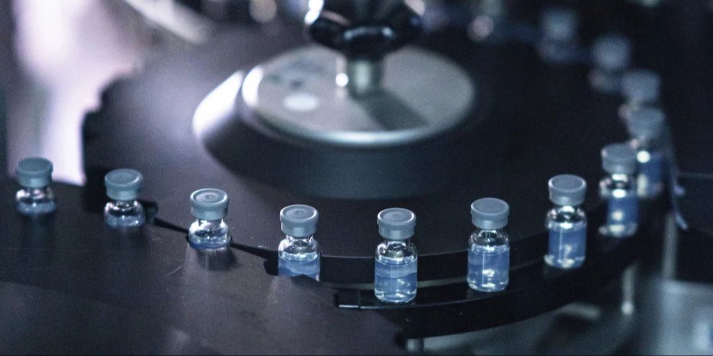 Omikron: Swissmedic bewilligt Pfizer-Impfstoff gegen neue Varianten