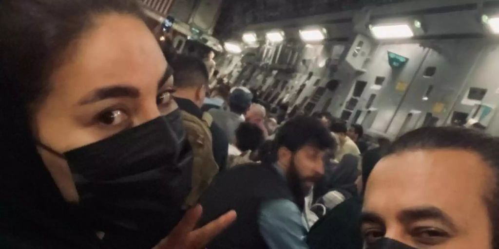Kabul: Aryana Sayeed verlässt Afghanistan im Militärflieger