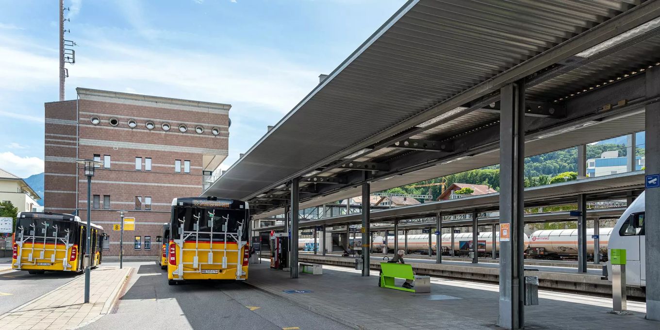 Solarbetriebene Lichtsignalanlage für Linienbusse in Spiez | Nau.ch