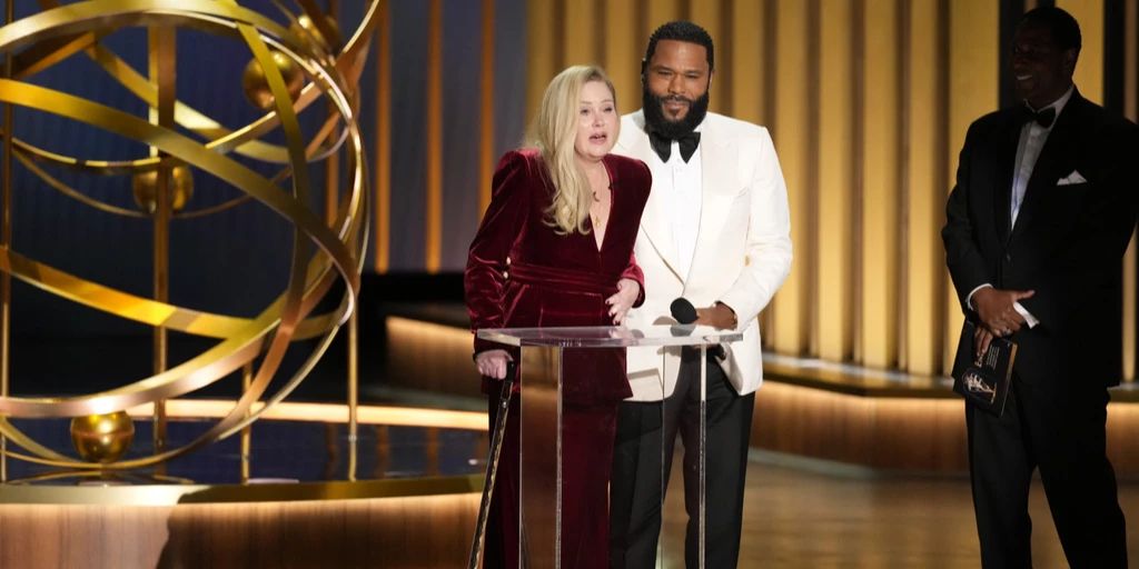 Christina Applegate Bewegender Moment Für Ms Kranke Bei Den Emmys