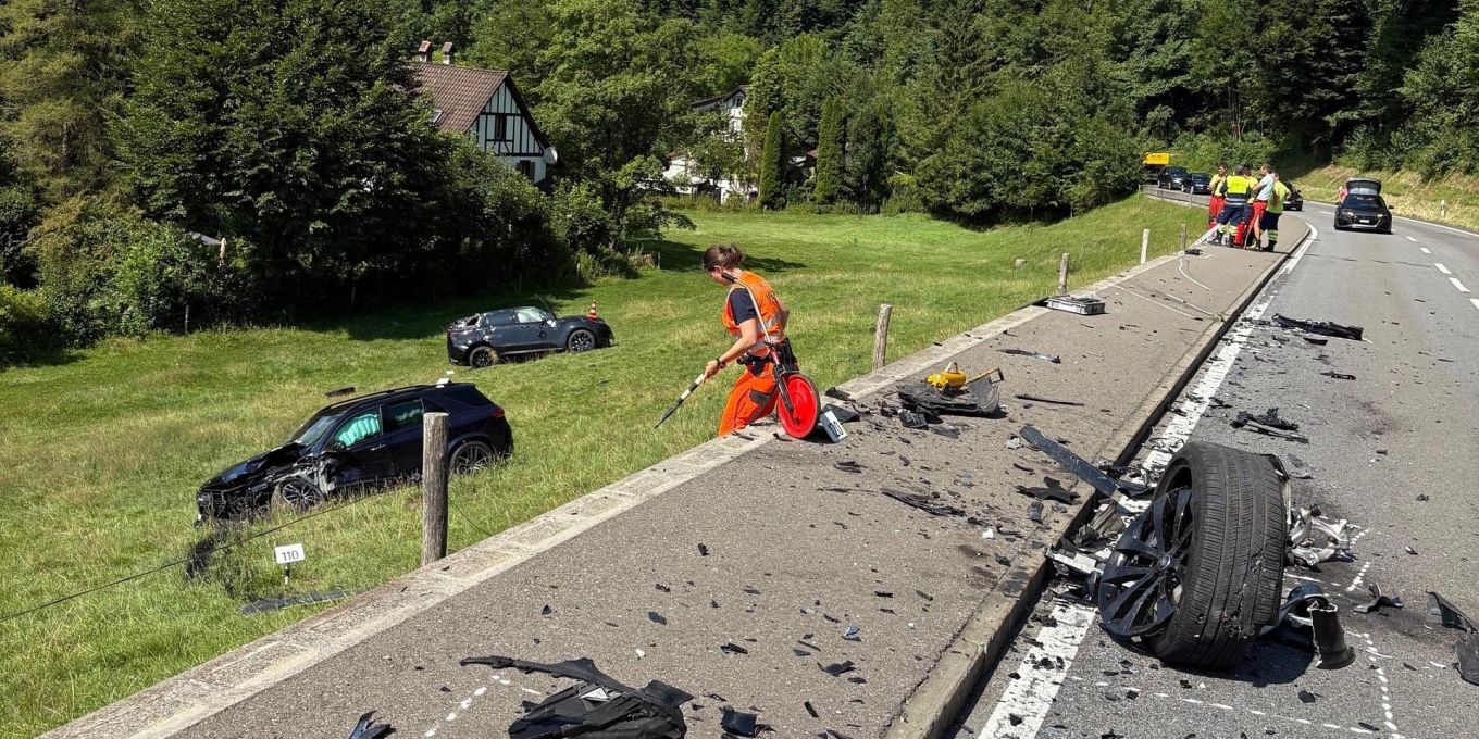 Hirzel ZH: Fünf Verletzte bei heftiger Kollision zwischen zwei Autos | Nau.ch