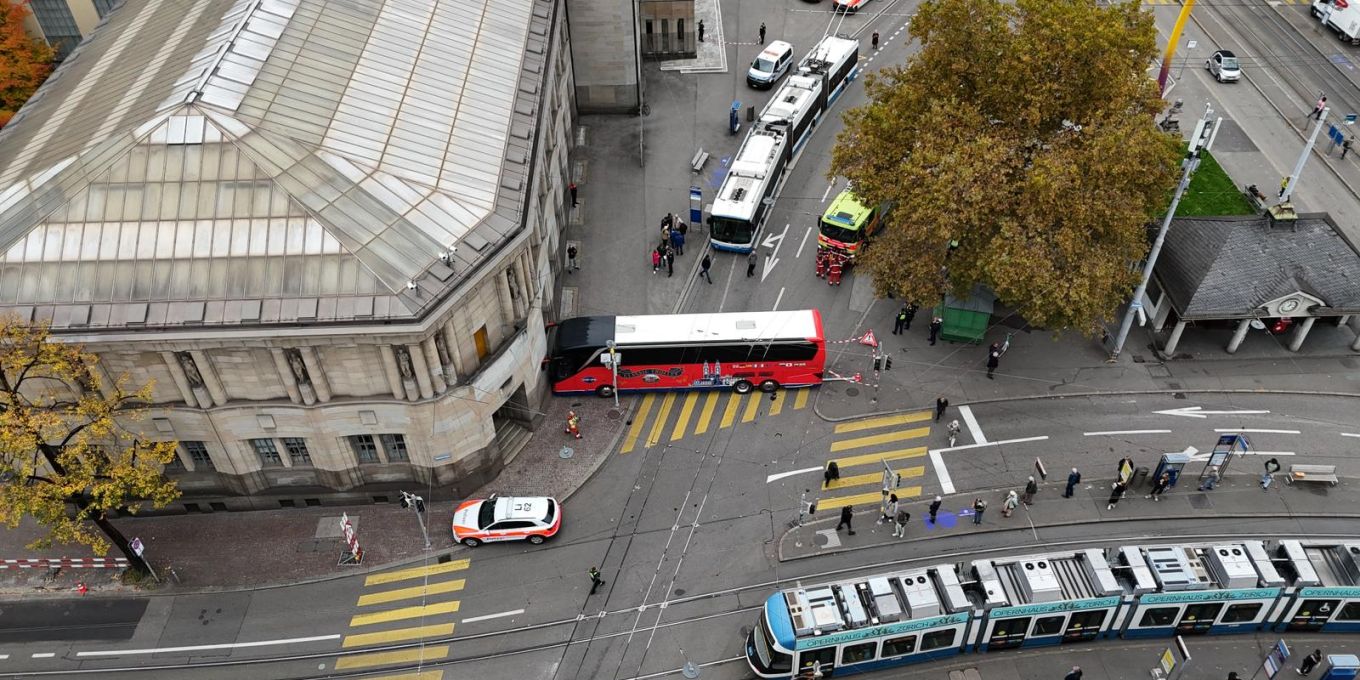 Touristen-Bus knallt in Zürich ins Kunsthaus | Nau.ch