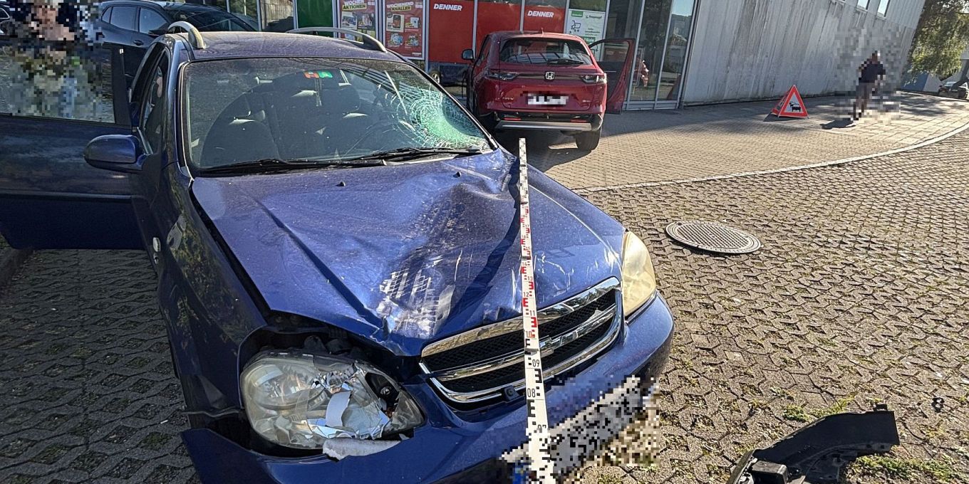 Sissach BL: Über Motorhaube gefahren und in Fensterfront gekracht | Nau.ch