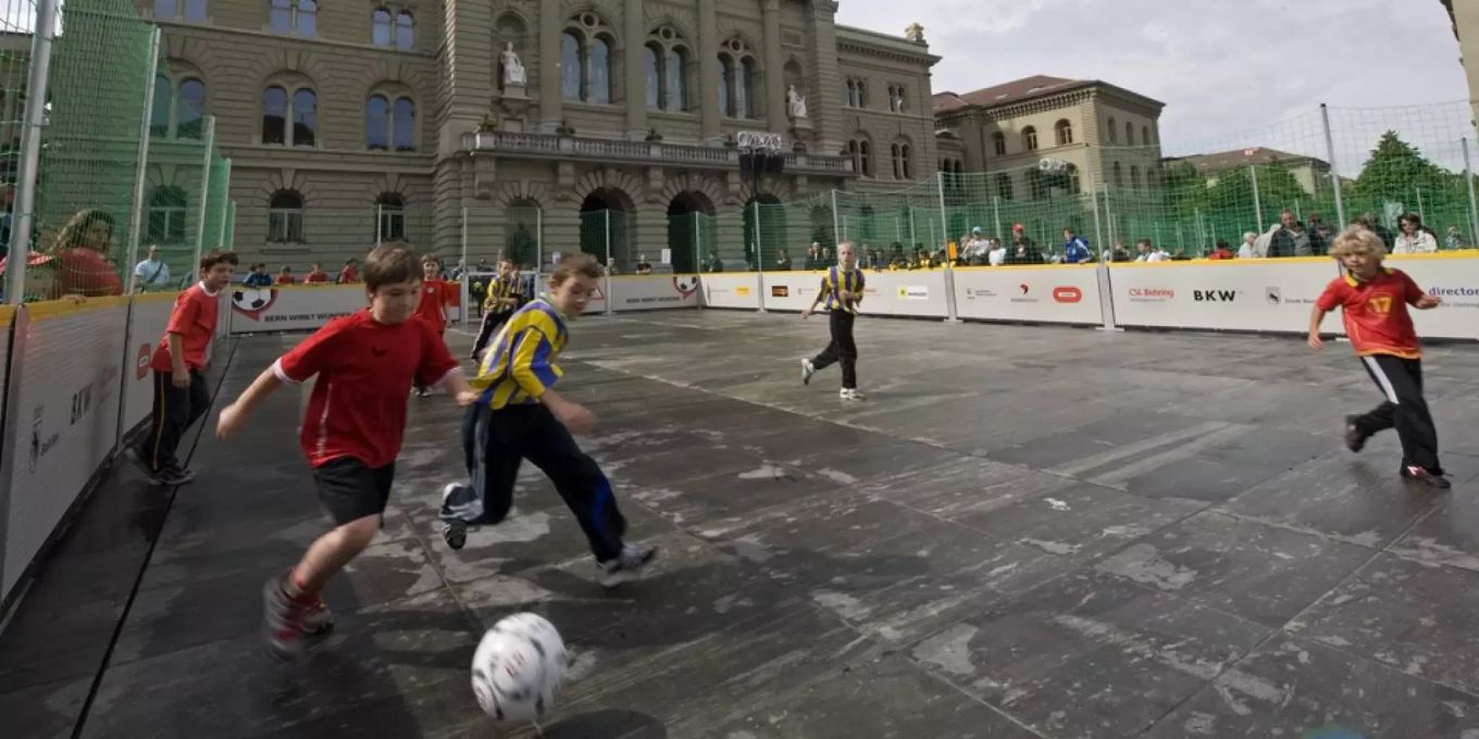 Fussballfieber: Streetsoccer bringt Leben auf den Stadtplatz | Nau.ch