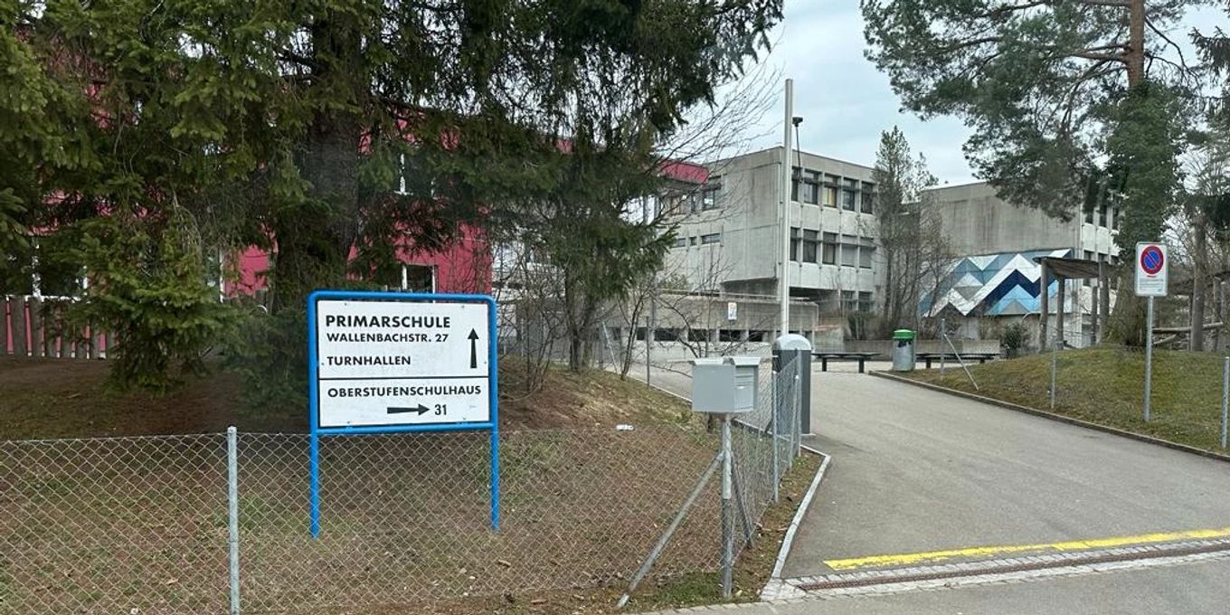 Unbekannte klauen Schuhe aus Primarschule in Wetzikon ZH | Nau.ch