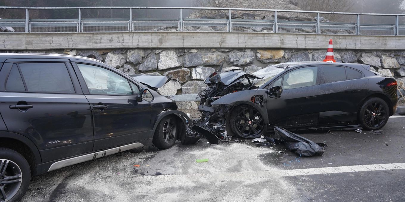 Wattwil SG: Heftige Frontalkollision fordert drei Verletze | Nau.ch