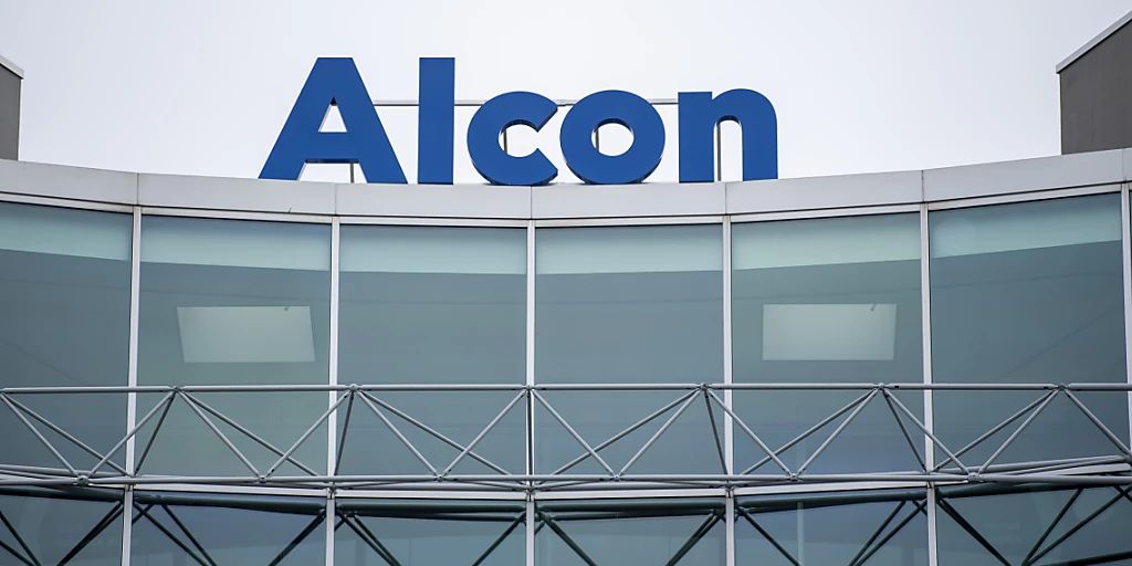 Alcon senkt Umsatz-Prognose für 2022 erneut leicht