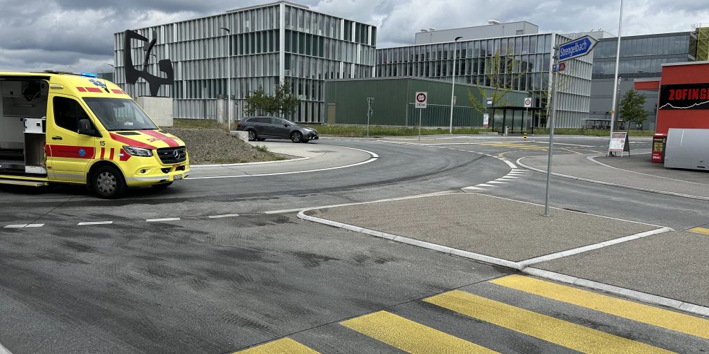 Zofingen AG: Velofahrer (59) verletzt sich bei Sturz wegen Öl-Spur