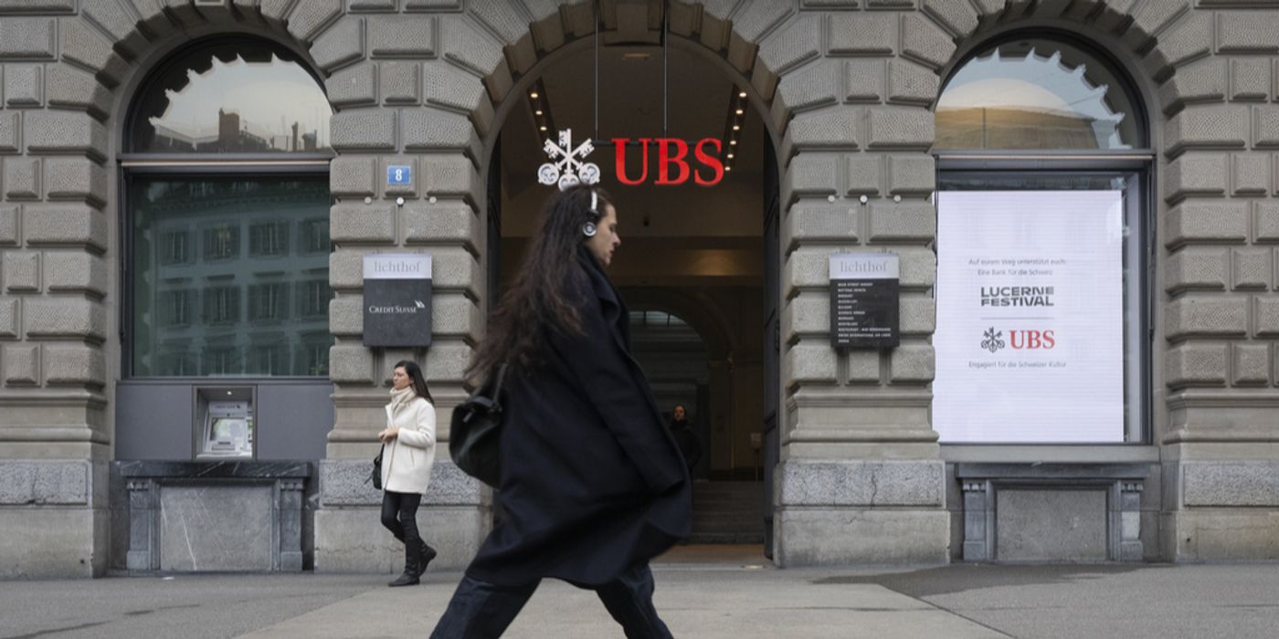Linksextreme setzen UBS-Gebäude in Zürich in Brand – Ermittlungen | Nau.ch