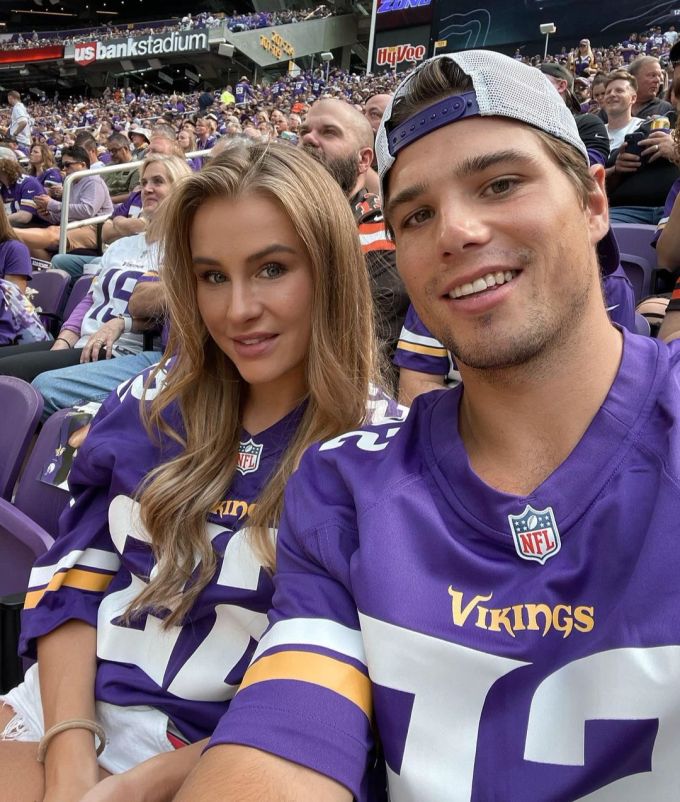 Hockey-Star Kevin Fiala feiert Traumhochzeit am Meer | Nau.ch