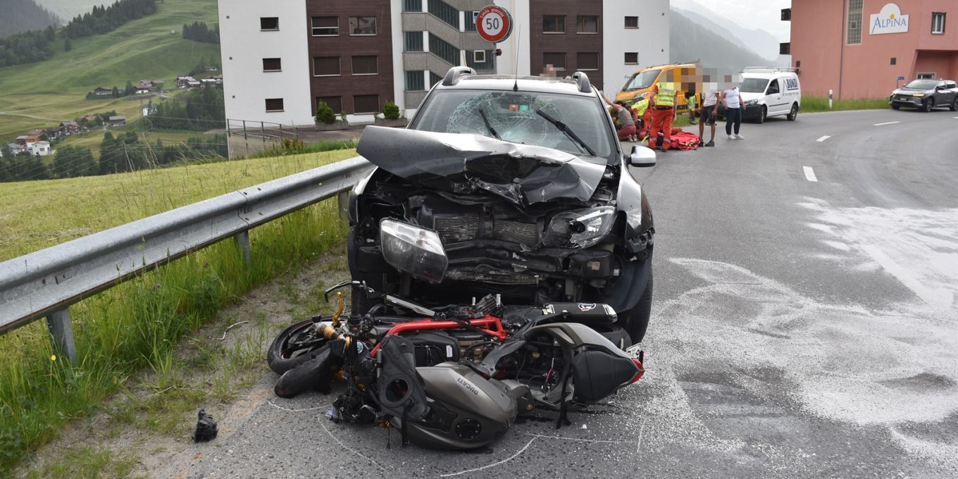 Sedrun GR: Motorradfahrer (57) bei Kollsion unbestimmt verletzt | Nau.ch
