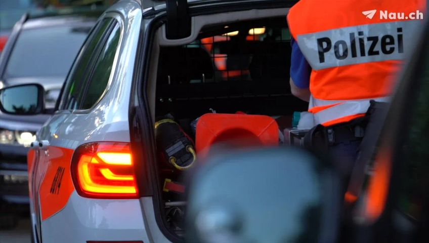 Hochfelden ZH: Motorradfahrer (34) bei Selbstunfall schwer verletzt