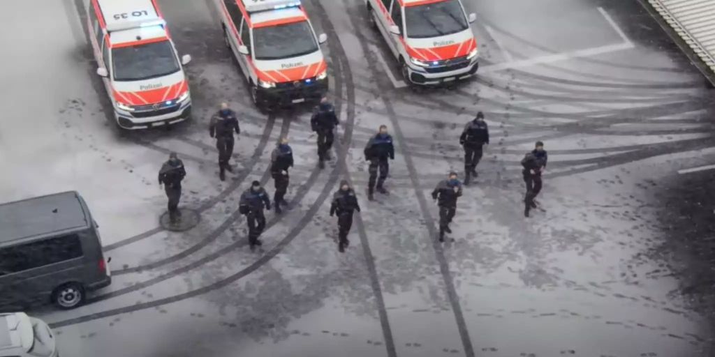 Zuger Polizei wird für Tanzvideo im Netz gefeiert