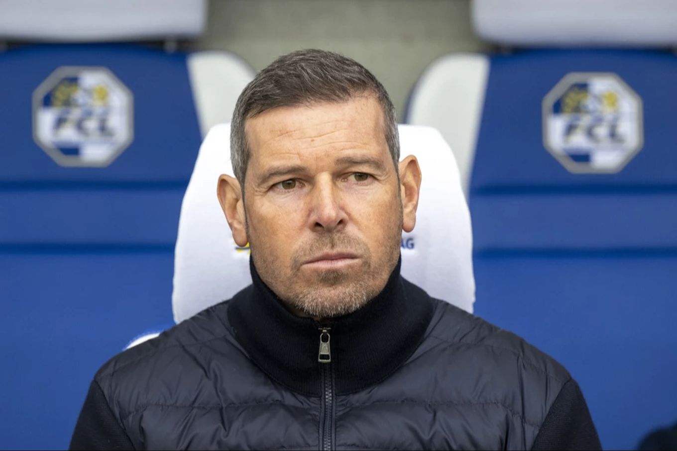 FC Luzern: Hier rennt Trainer Frick zum Jubeln über den halben Platz ...