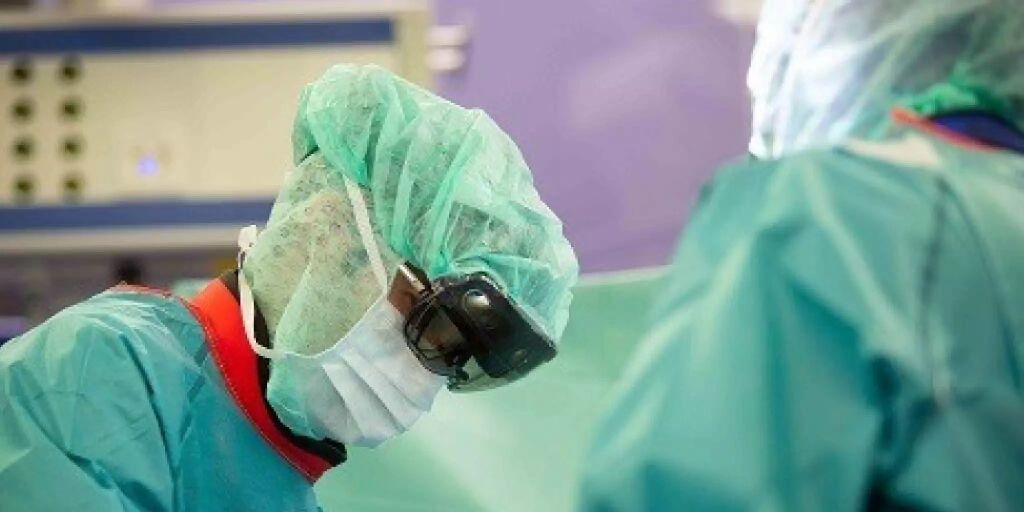 Erste holografisch unterstützte Wirbelsäulen-Operation weltweit