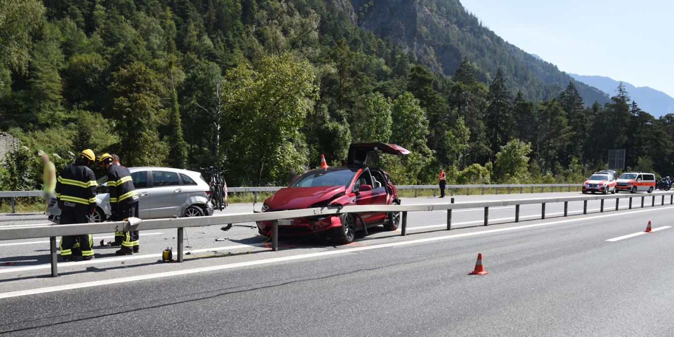 Rothenbrunnen GR: Auffahrkollision mit drei Fahrzeugen auf der A13 | Nau.ch