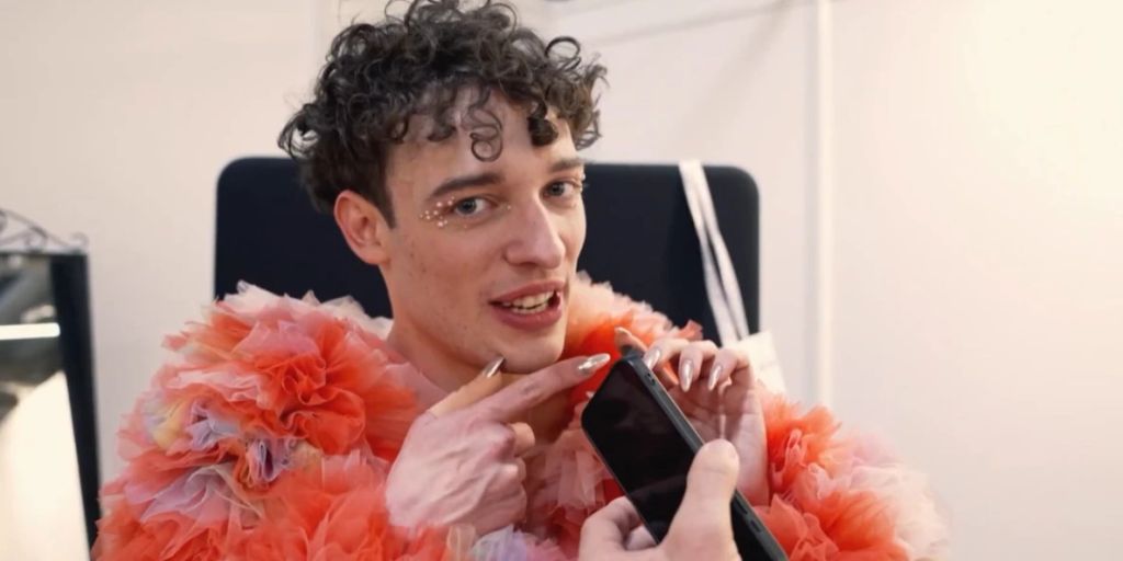 Nemo zeigt besonderen Eurovision-Glücksbringer