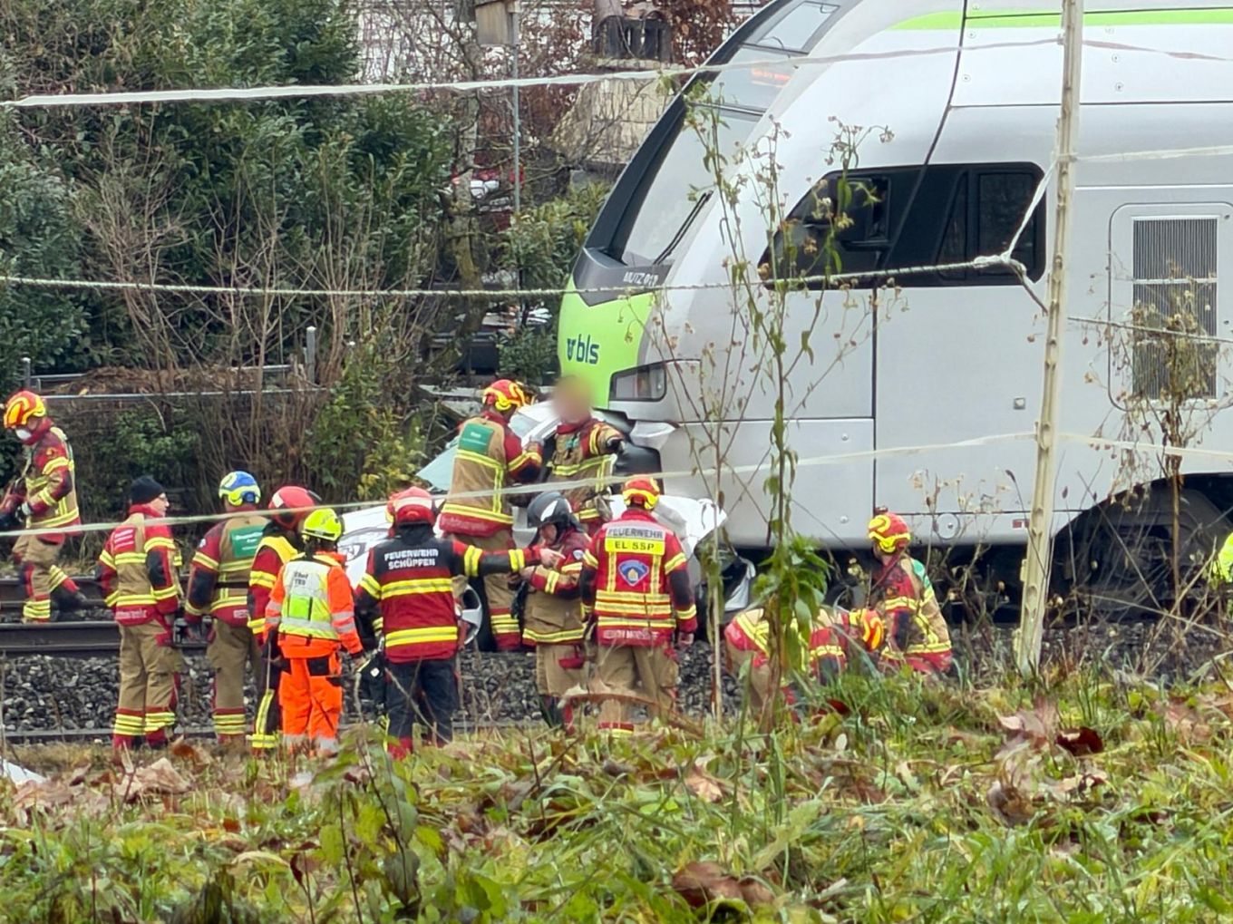 Schüpfen BE: Zug kollidiert mit Auto – Lenker (†71) tot | Nau.ch