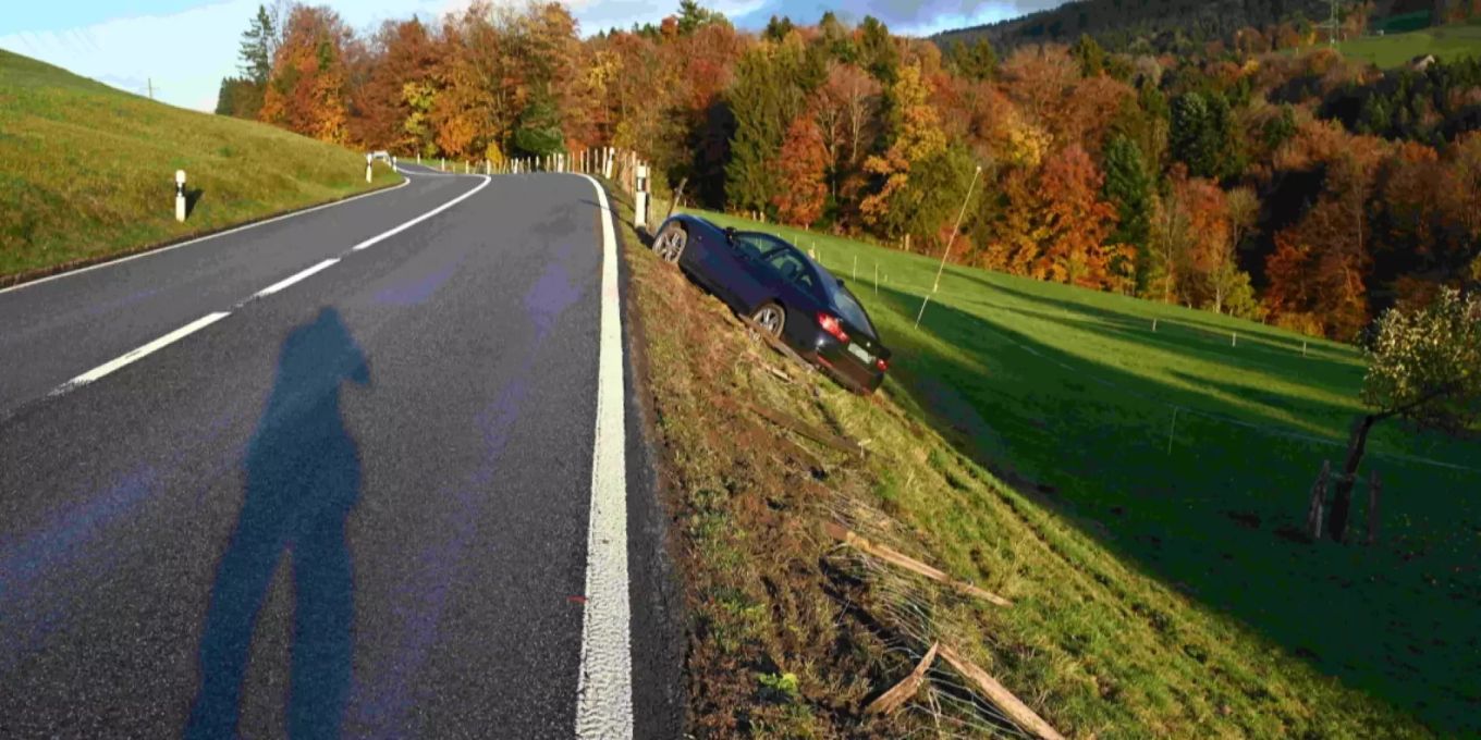 Ricken SG: Mann fährt mit Auto Böschung hinunter | Nau.ch