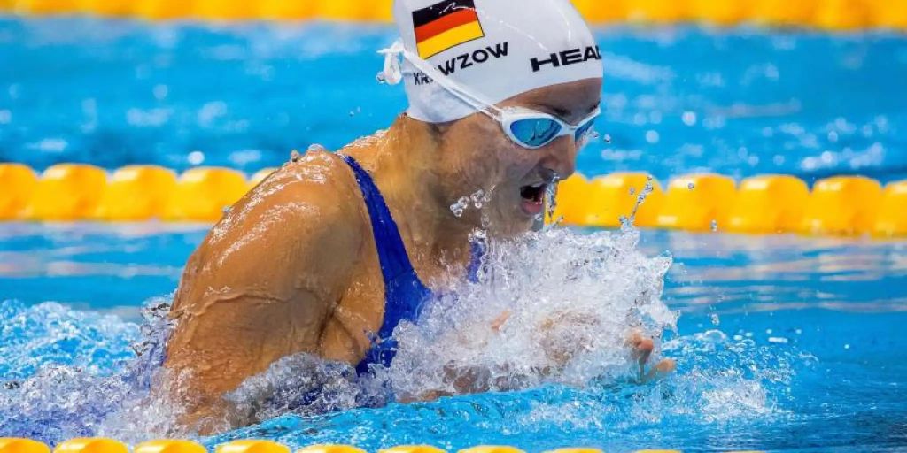 Elena Semechin kurz nach Hirn-OP ausgezeichnet