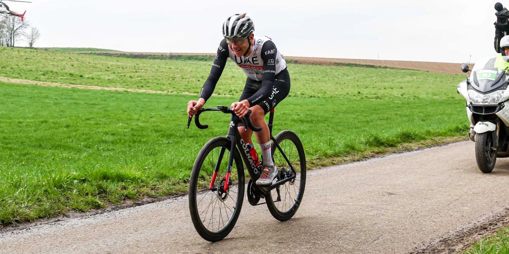 Tadej Pogacar nach Sturz an der Hand operiert – Zwangspause droht