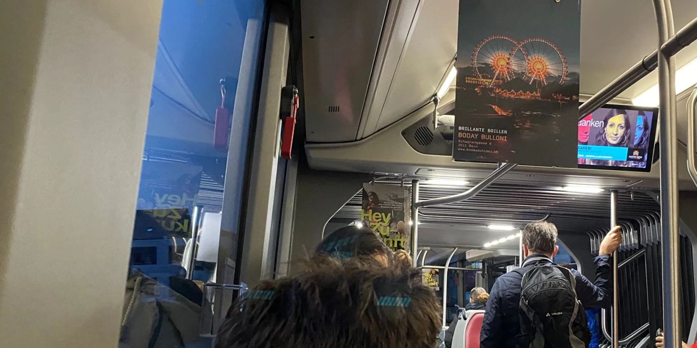 Berner ärgern sich über verdeckte Bus-Haltestellen | Nau.ch