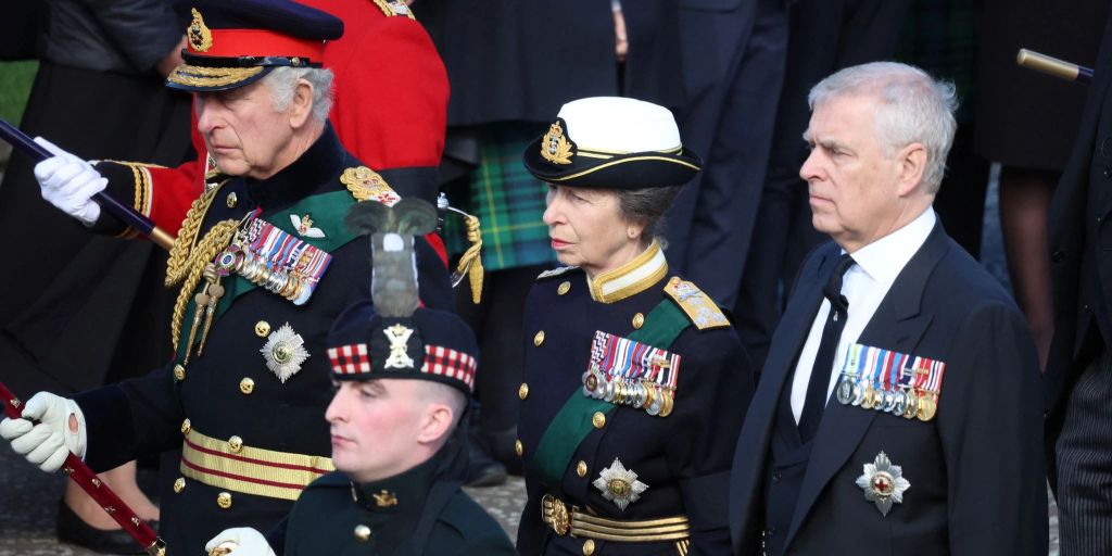 Prinz Andrew preist «unendliches Wissen und Weisheit» der Queen