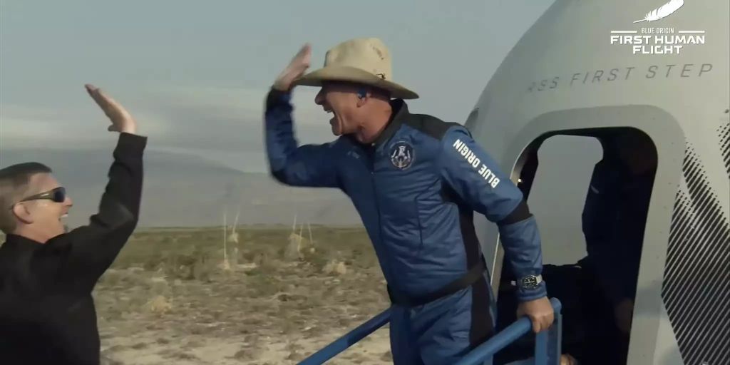 Jeff Bezos verschuldet mit Weltraum-Flug Kündigungswelle bei Amazon