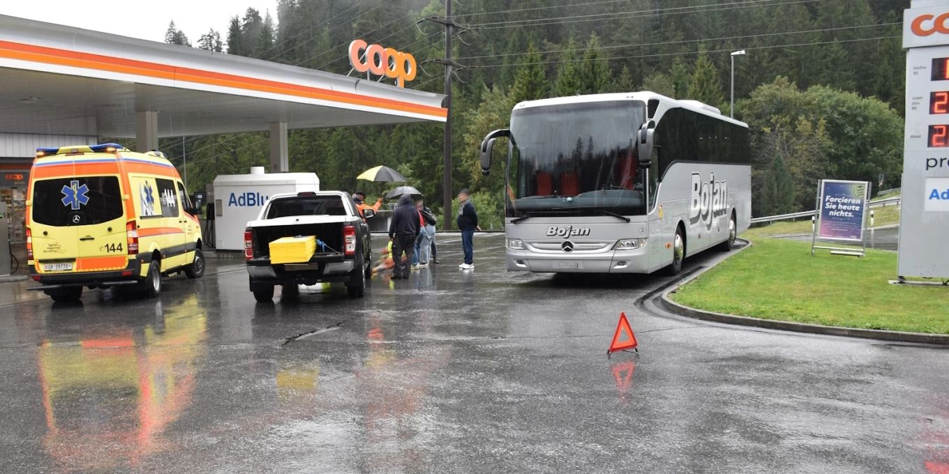 Laax GR: Frau (56) wird beim Aussteigen aus Reisebus angefahren | Nau.ch
