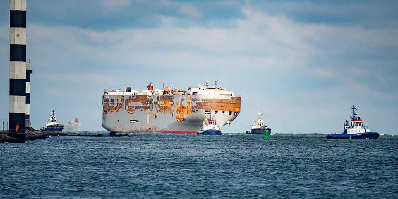 Ausgebrannter Autofrachter nun in Rotterdam – Reparatur möglich? | Nau.ch