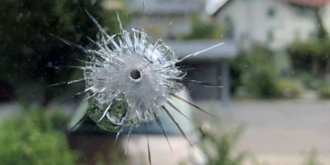 Hildisrieden LU: Unbekannte beschädigen Fenster von Schulhaus | Nau.ch Hildisrieden LU: Unbekannte beschädigen Fenster von Schulhaus | Nau.ch