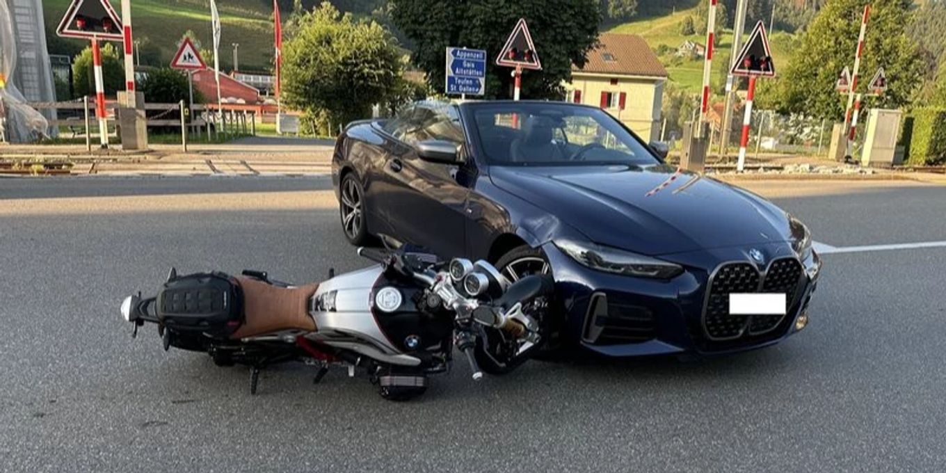 Bühler AR: Motorradfahrer (55) bei Kollision mit Auto verletzt | Nau.ch