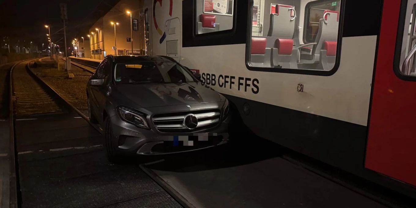 Zug erfasst Auto in Riehen BS - keine Verletzten | Nau.ch